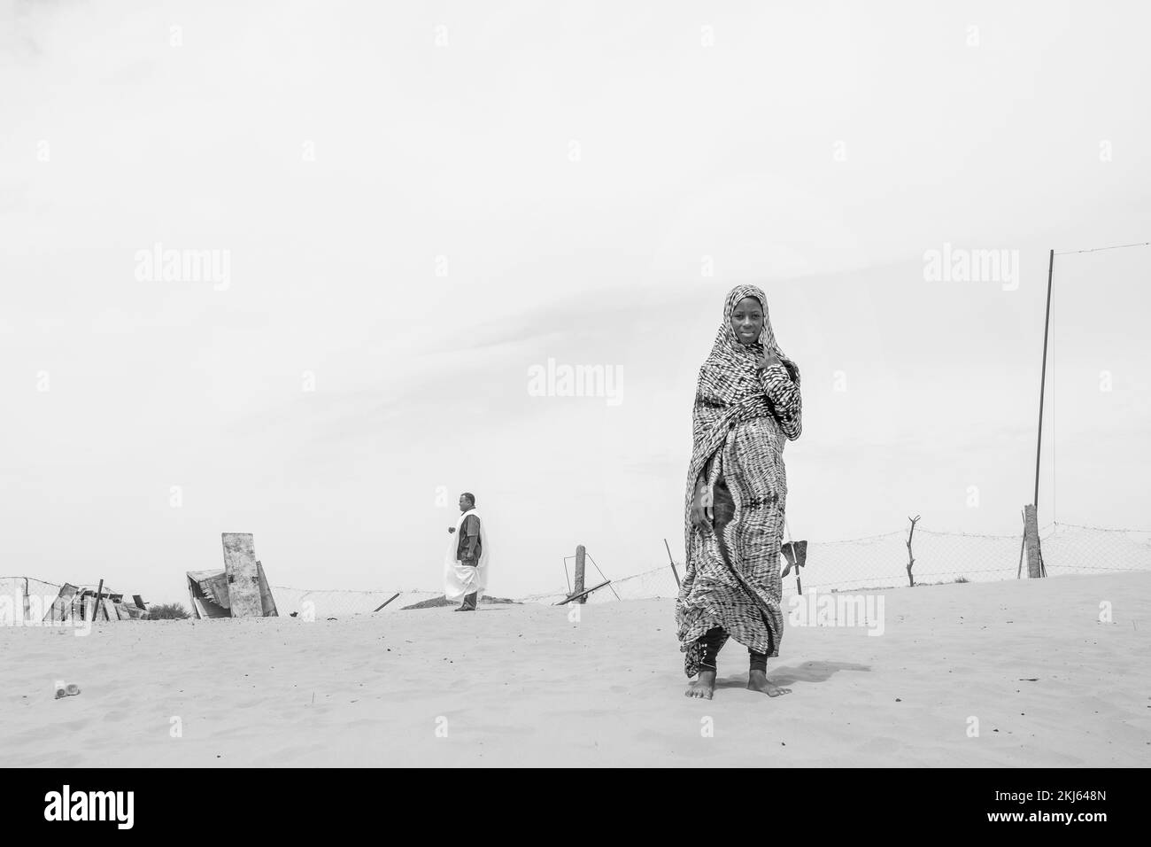 Mauritania, on the trail to Tichitt, nomad camp, girl Stock Photo - Alamy