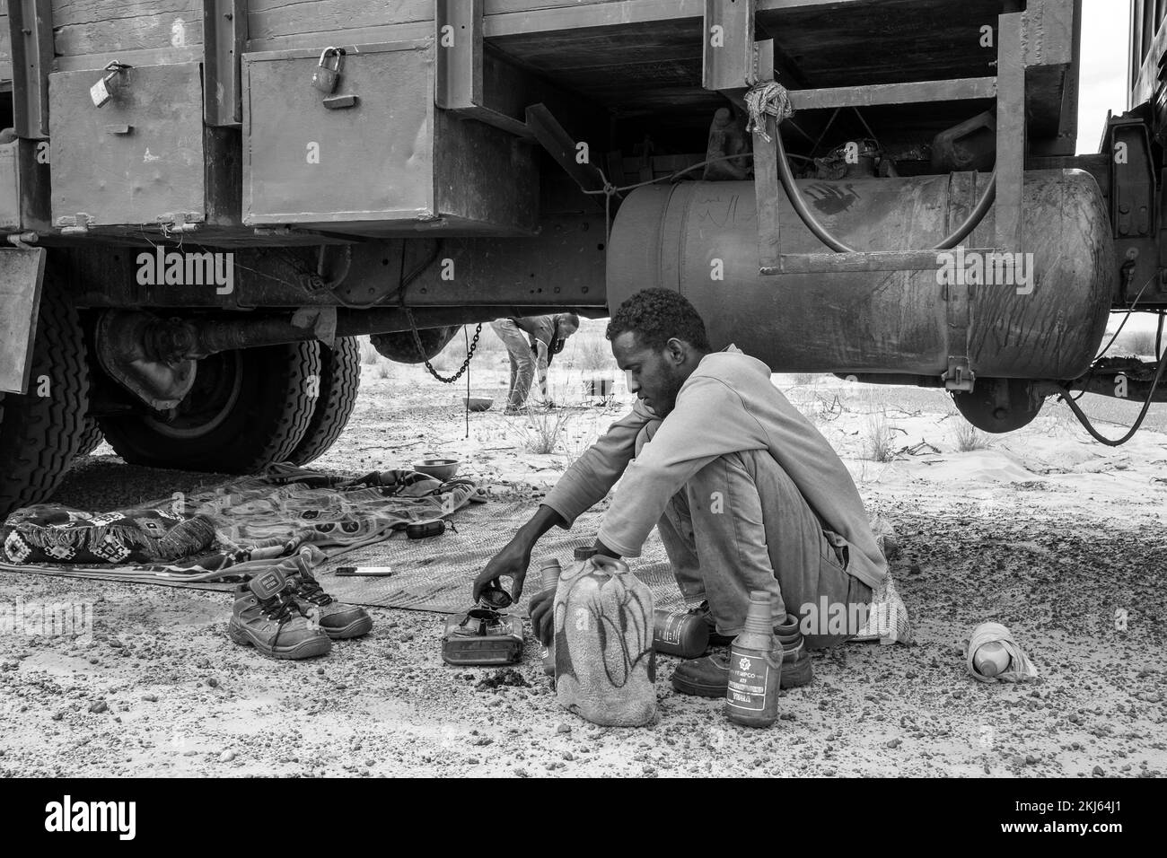 Mauritania, on the trail to Tichitt, desert trucker Stock Photo - Alamy