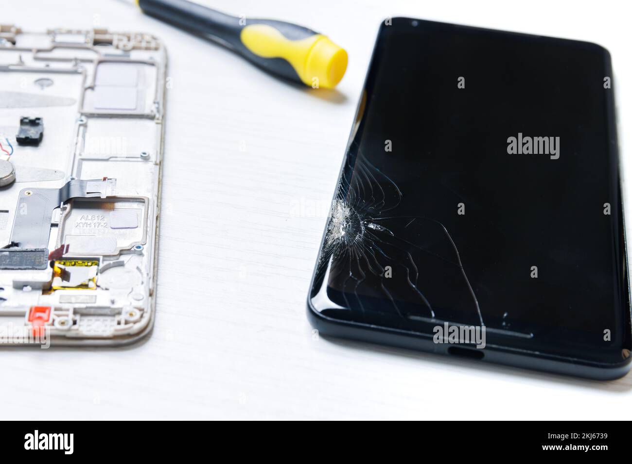 Broken mobile phone screen repair. Smartphone screen Stock Photo - Alamy
