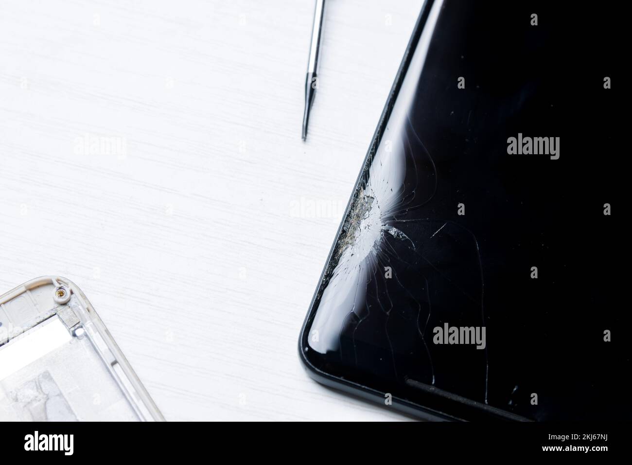 Broken mobile phone screen repair. Smartphone screen Stock Photo - Alamy