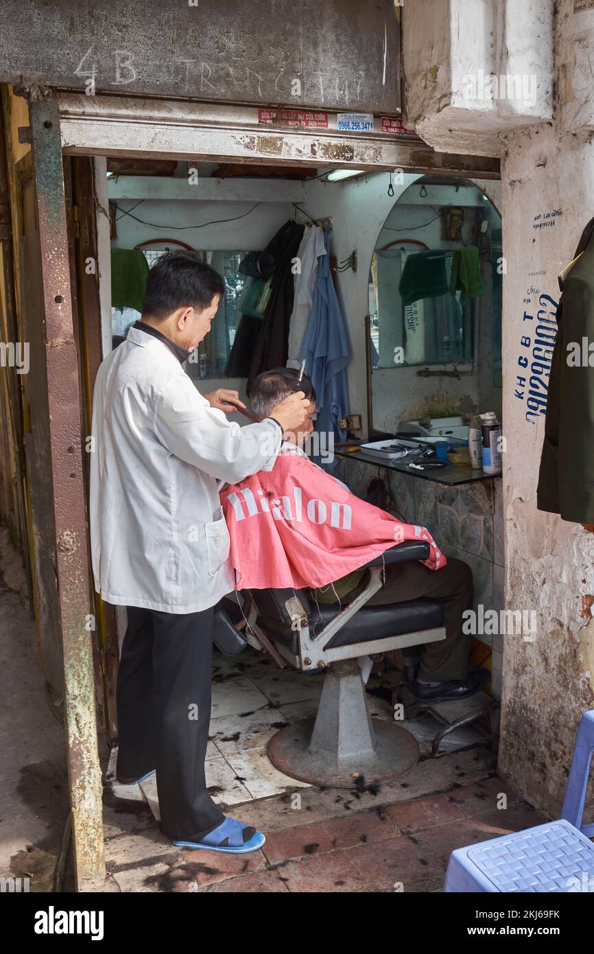 Street Barber Hanoi Vietnam Stock Photo - Alamy