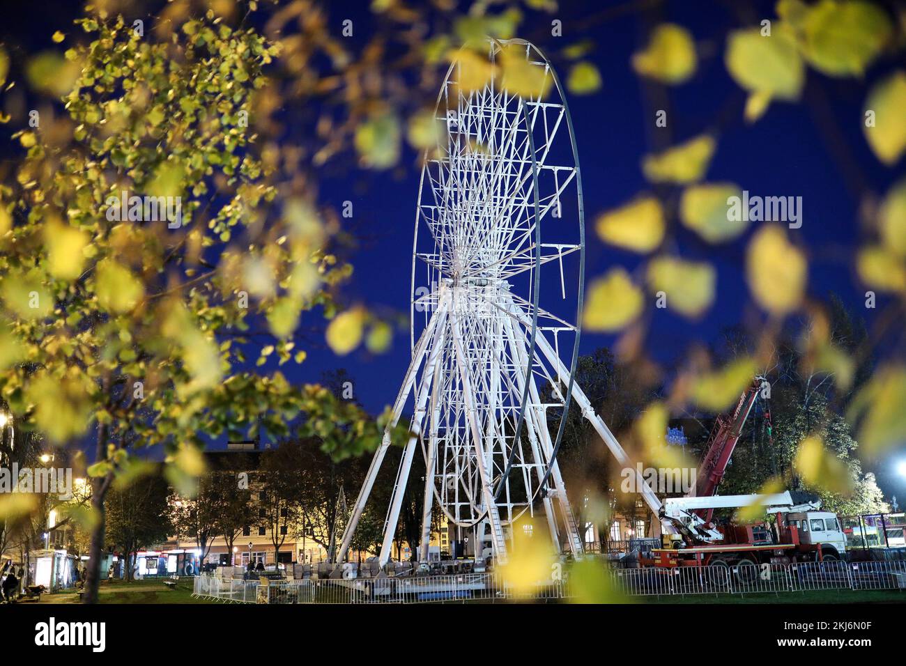The installation of the 36-meter-high Panoramic Wheel in Dr. Franjo ...