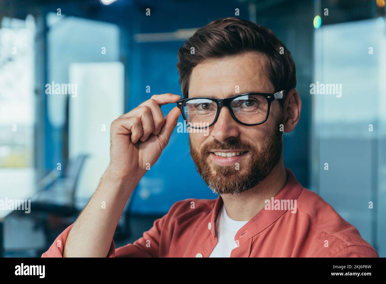 Closeup man camera hi-res stock photography and images - Alamy