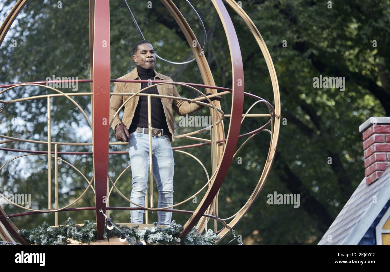New York, USA. 24th Nov, 2022. (NEW) Jimmy Fallon, Gloria & Emily ...