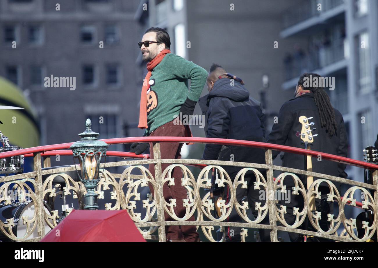 New York, USA. 24th Nov, 2022. (NEW) Jimmy Fallon, Gloria & Emily ...