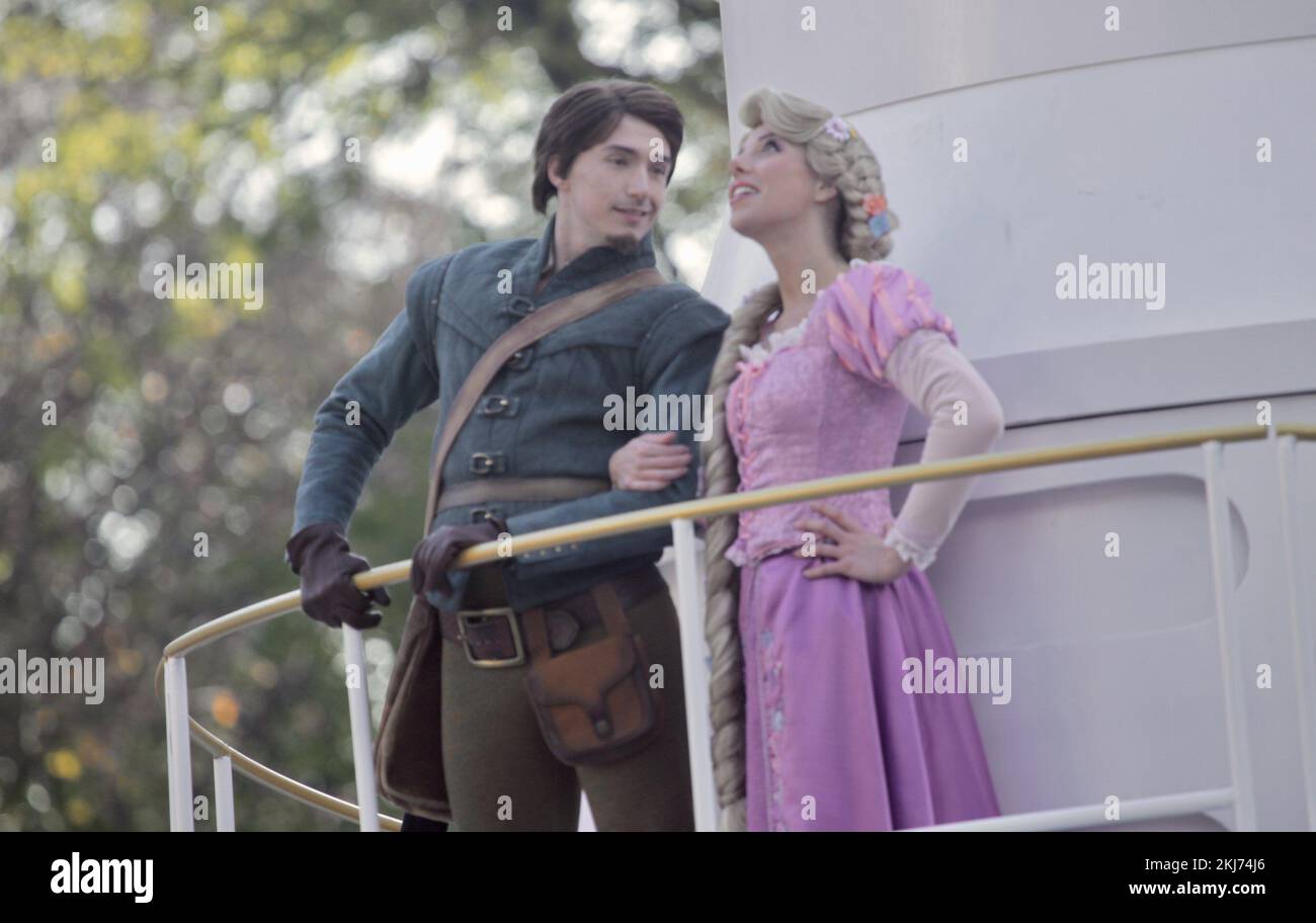 New York, USA. 24th Nov, 2022. (NEW) Jimmy Fallon, Gloria & Emily ...