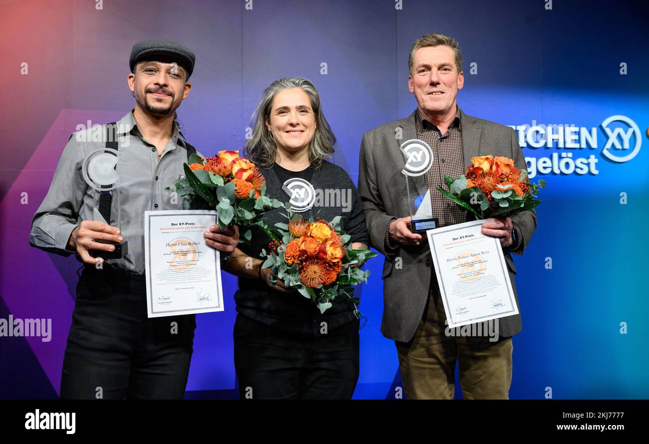 Berlin, Germany. 24th Nov, 2022. The award winners (l-r), Chia Rabiei ...