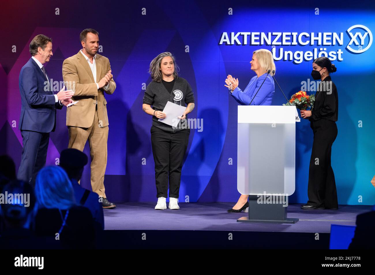Berlin, Germany. 24th Nov, 2022. Nancy Faeser (r, SPD), Federal ...