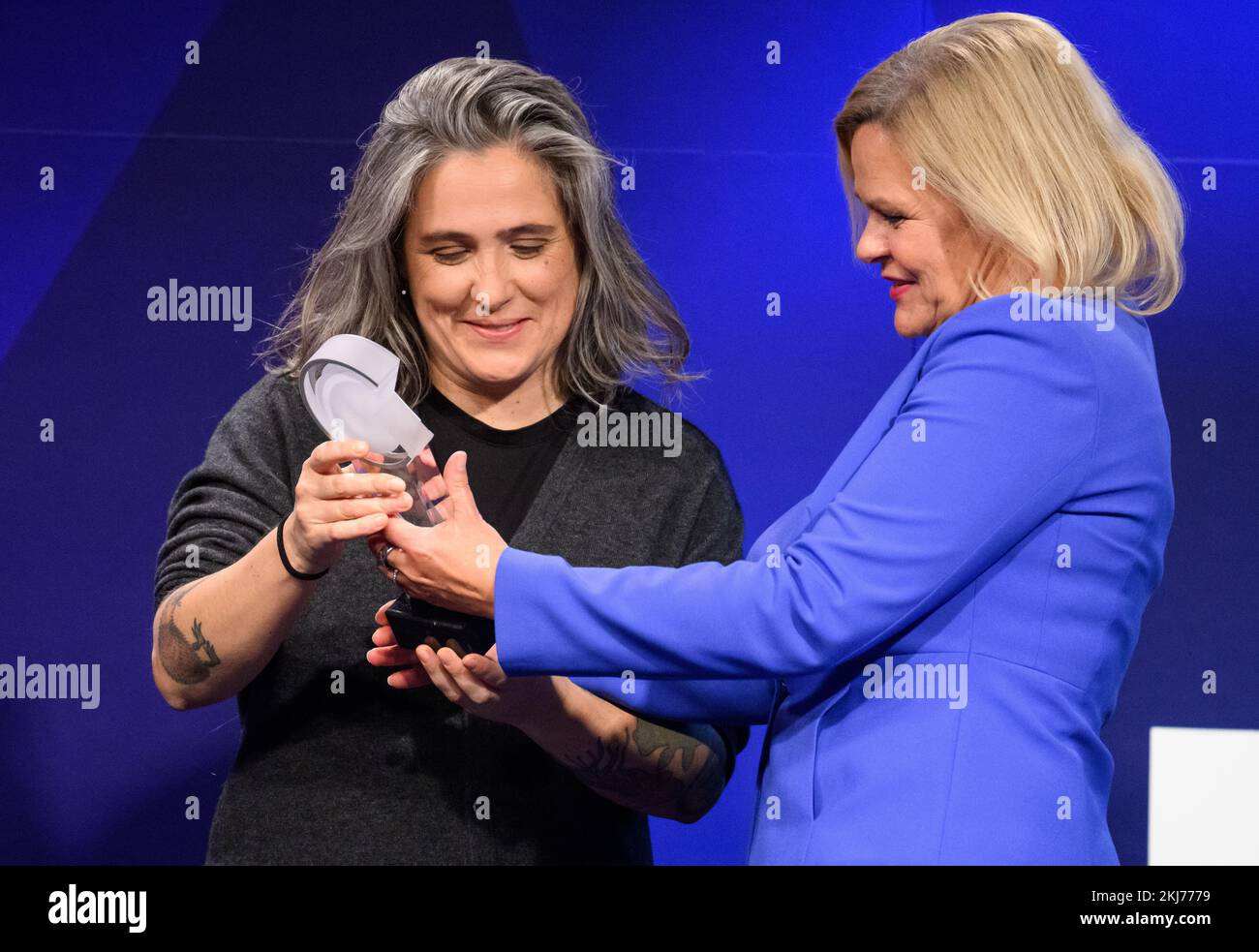 Berlin, Germany. 24th Nov, 2022. Nancy Faeser (r, SPD), Federal ...