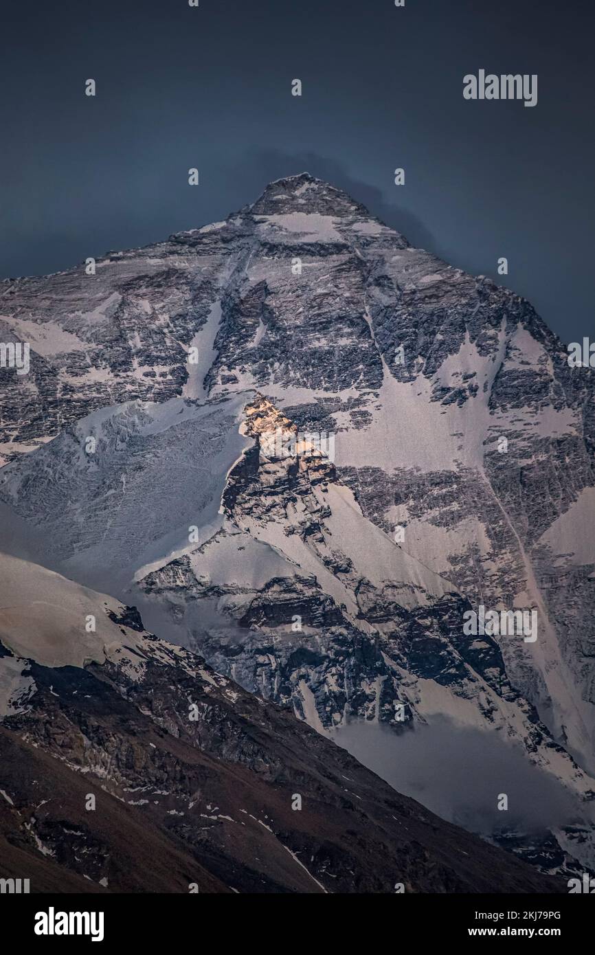 A vertical shot of the Mount Everest in Xigaze Everest National Park ...
