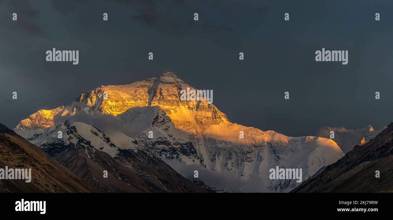 A landscape view of the Mount Everest in Xigaze Everest National Park ...