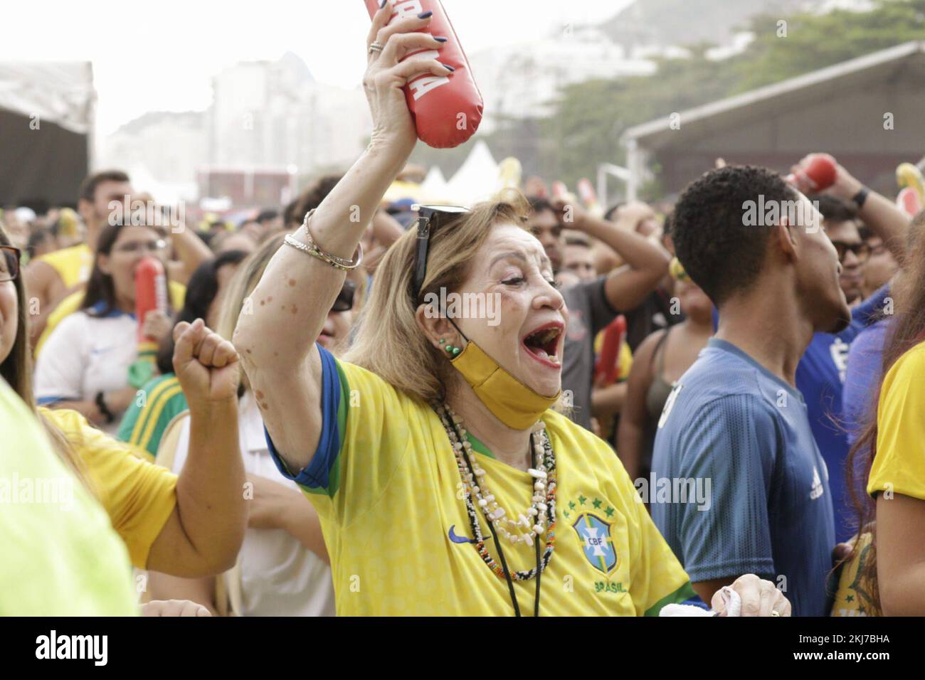 Rio De Janeiro, Brazil. 24th Nov, 2022. Fans follow the first game of ...