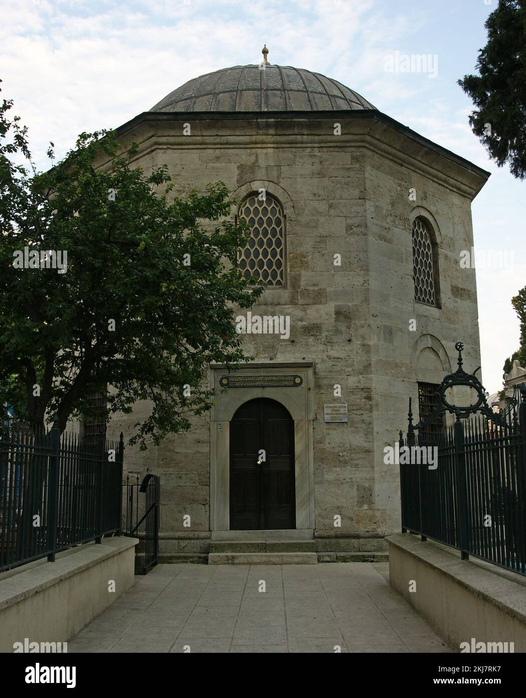 Gulbahar Hatun Tomb - Istanbul - TURKEY Stock Photo - Alamy