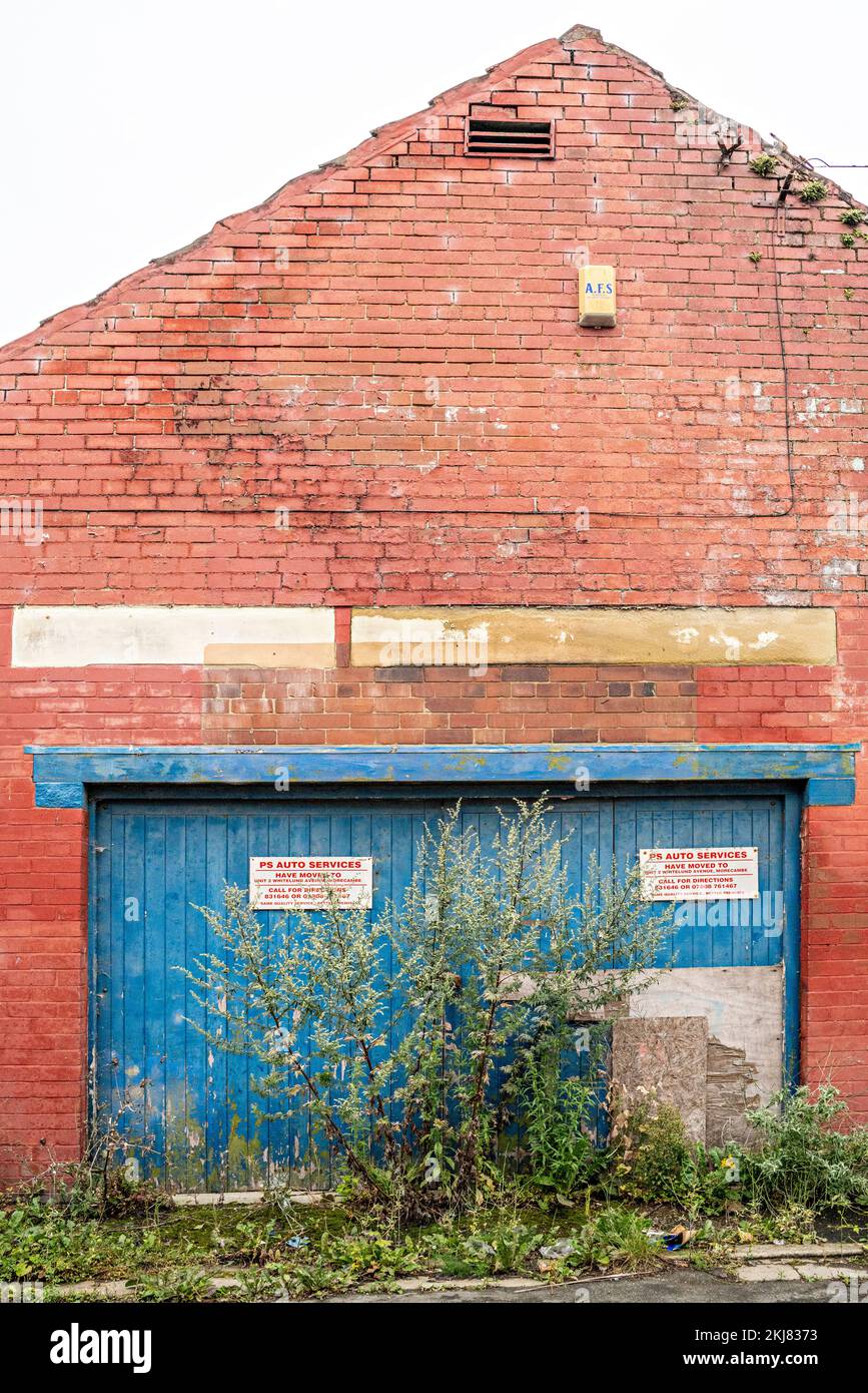 Closed Auto repair garage (demolished 2023 Stock Photo - Alamy