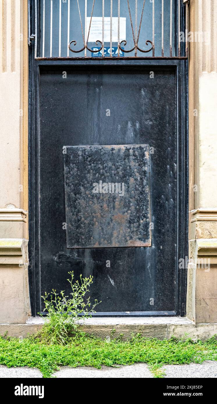 Black railings door hi-res stock photography and images - Alamy