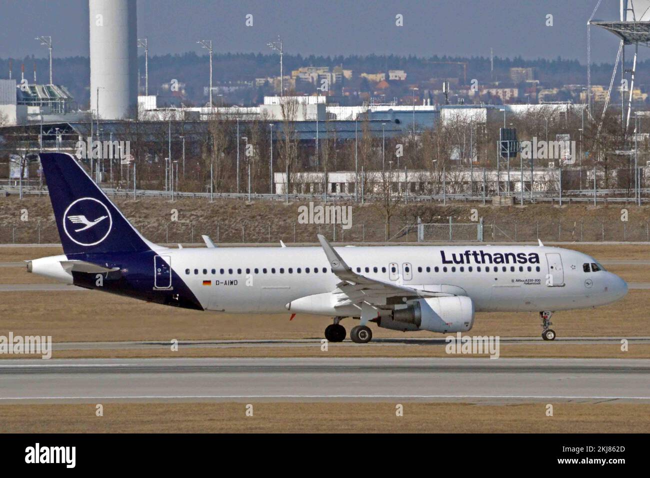 Germany, Bavaria, Munich: D-AIWD Airbus A320-214 (c/n 8672) of ...