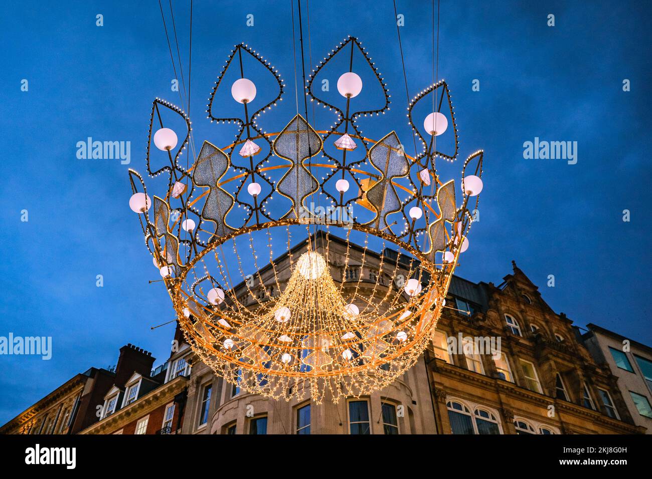 Illuminating bond street hi-res stock photography and images - Alamy