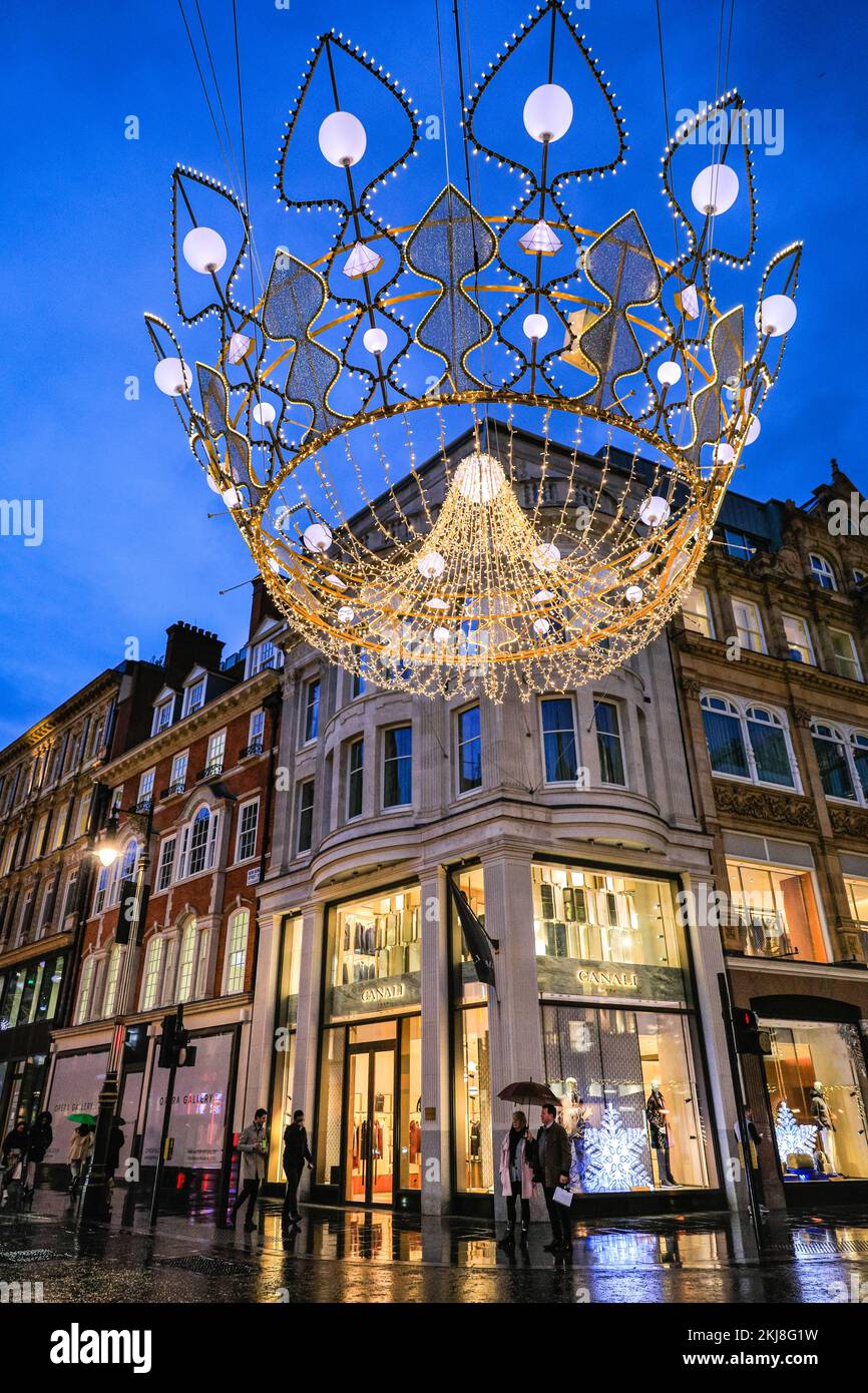 Famous london shopping street hi-res stock photography and images - Alamy