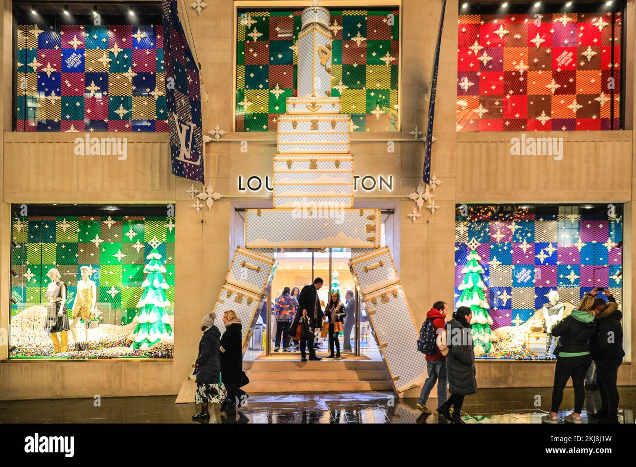 London, UK. 24th Nov, 2022. Colourful window displays at the Louis ...