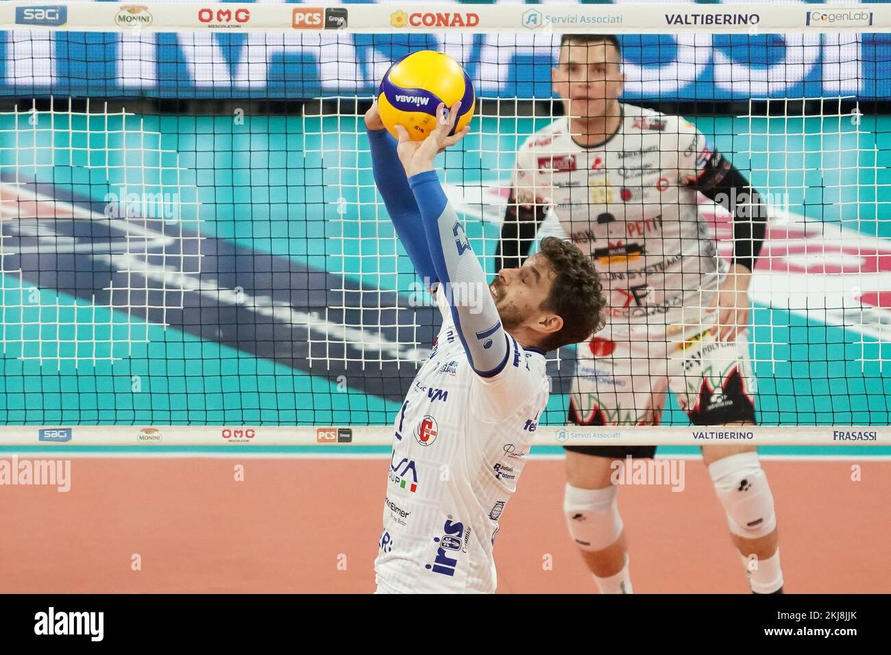 Perugia, Italy. 24th Nov, 2022. mossa de rezende bruno (n.1 valsa group ...