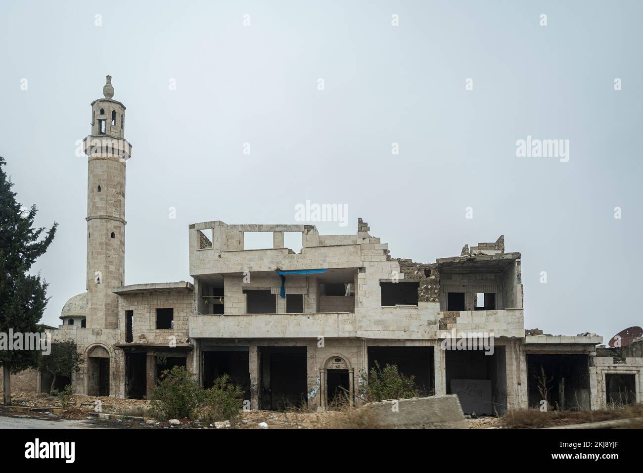 On the road from Aleppo to Damascus, destroyed building, Syria Stock ...
