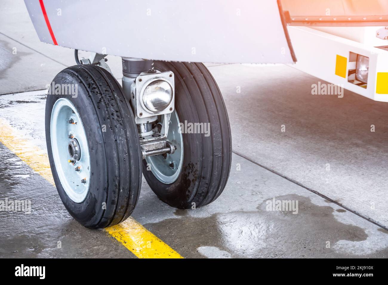 Front wheel of an aircraft hi-res stock photography and images - Alamy