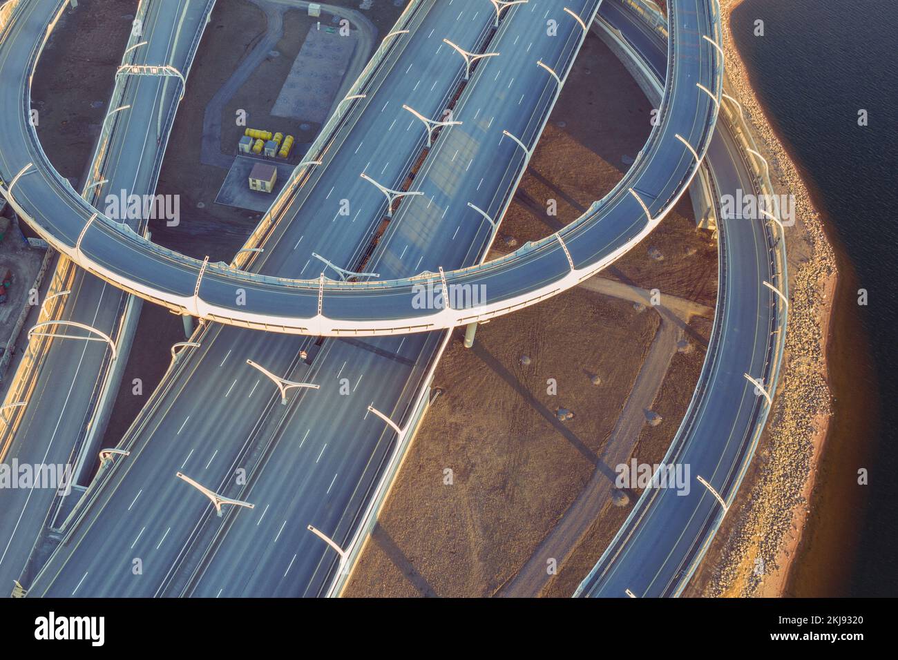 Aerial loops hi-res stock photography and images - Alamy