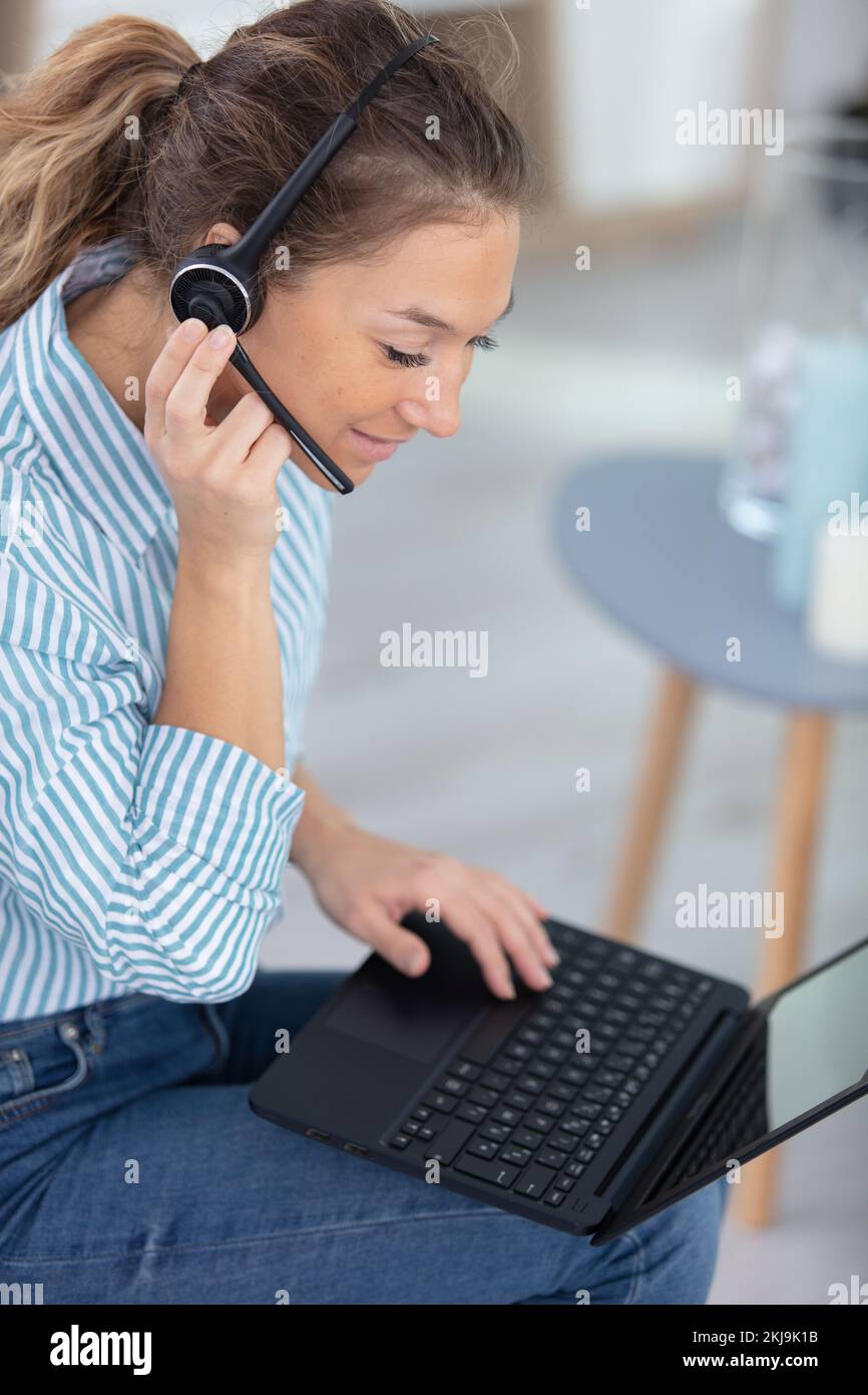 side view concentrated woman wearing headset Stock Photo - Alamy