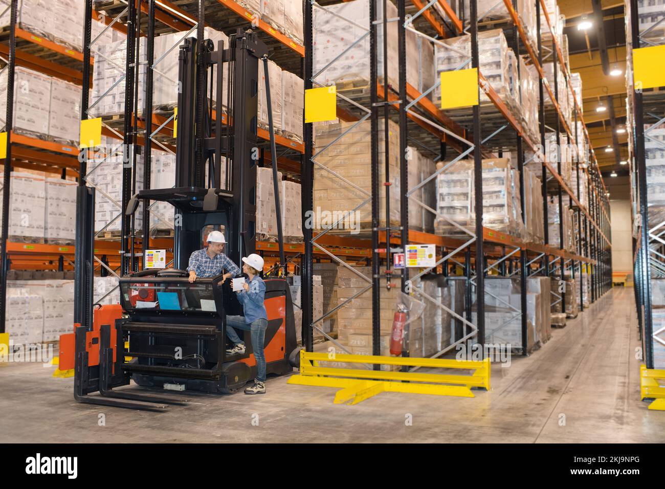Warehouse forklifts hi-res stock photography and images - Alamy