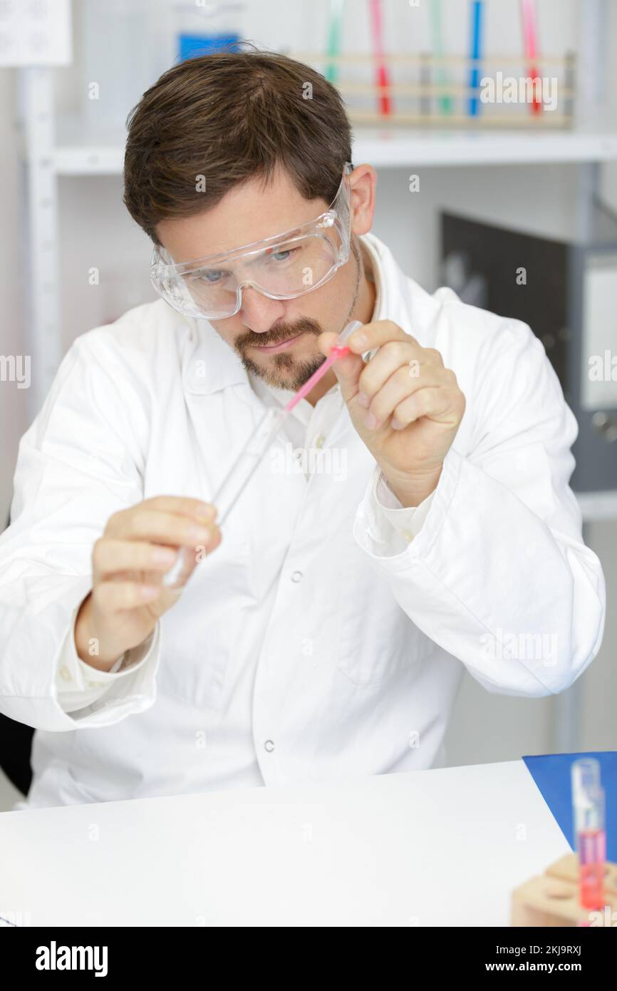 Doctor analysing syringe sample hi-res stock photography and images - Alamy