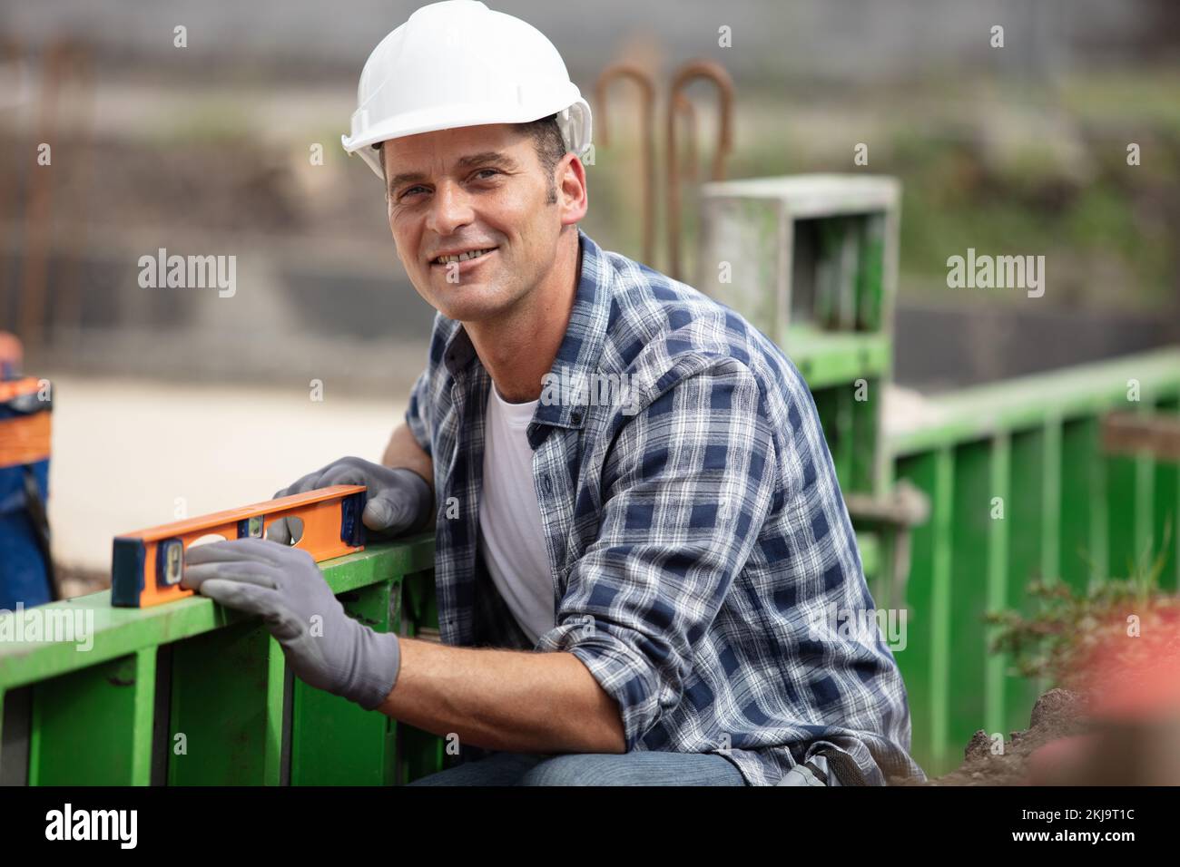 construction workers leveling a wall Stock Photo - Alamy