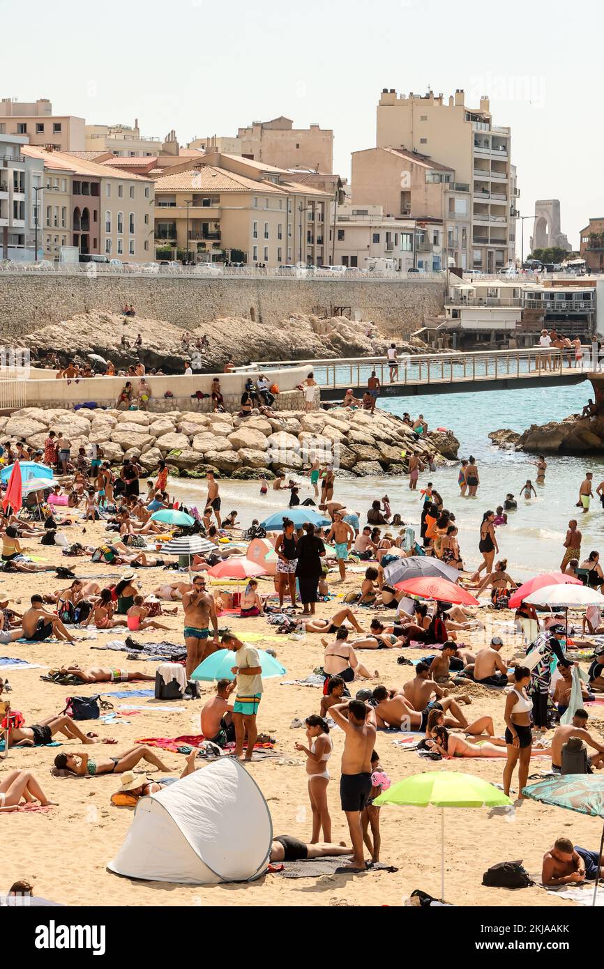 French women sunbathing hi-res stock photography and images - Alamy