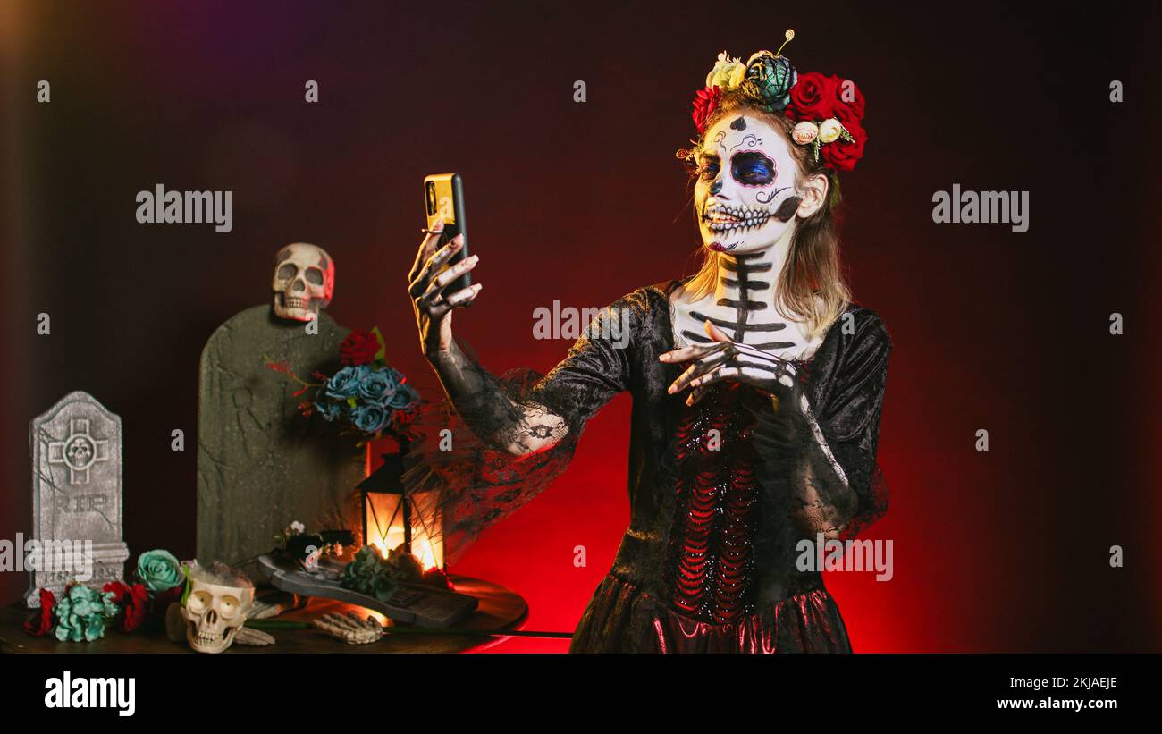 Scary phone call hi-res stock photography and images - Alamy