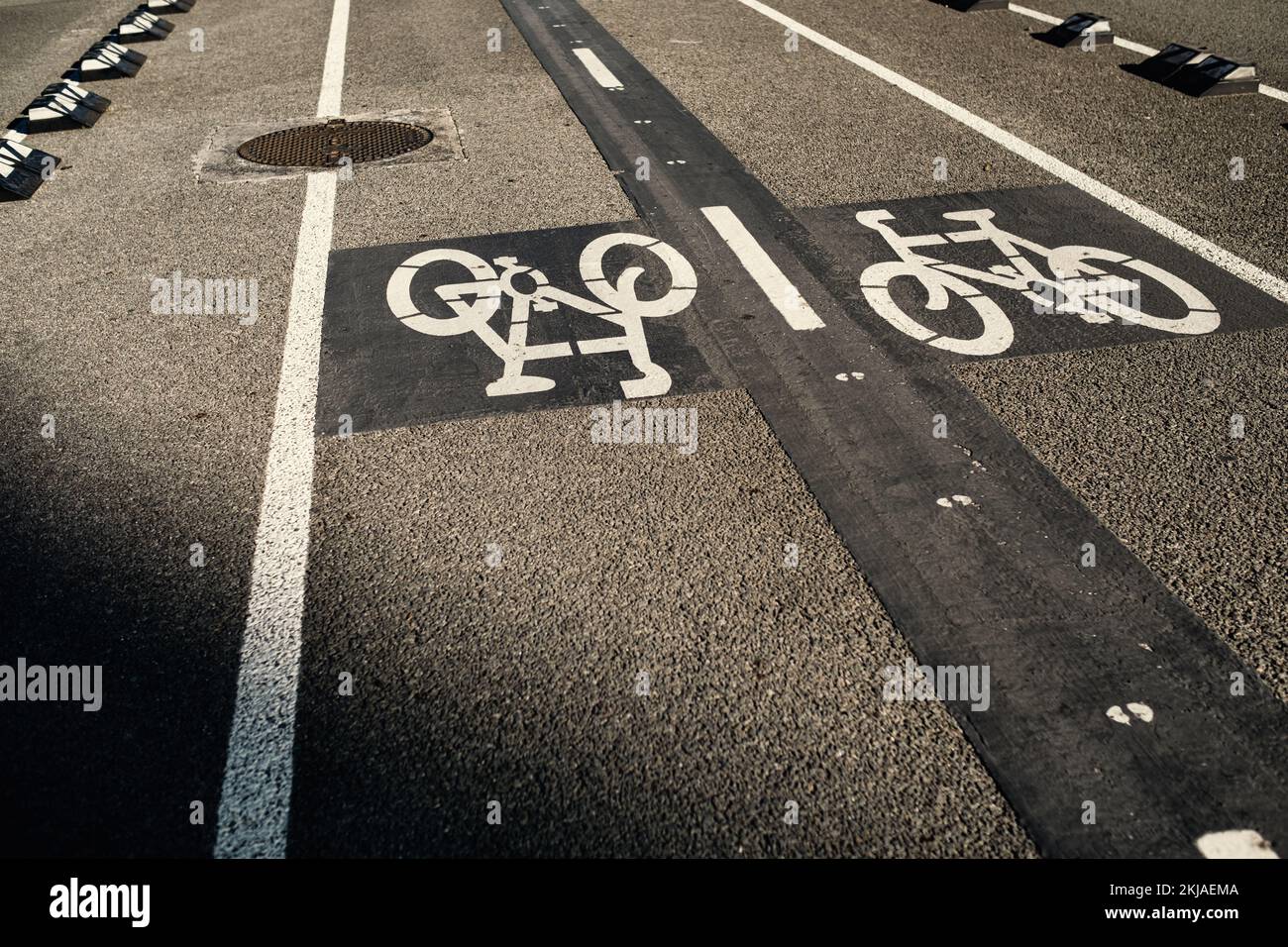 Two-way, exclusive bike lane placed in the hub of the roadway and ...