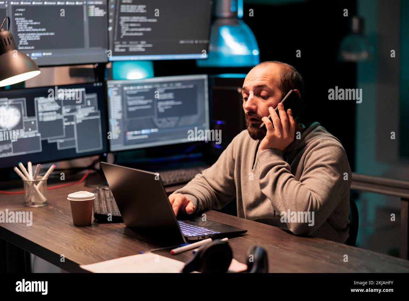 Mobile admin hi-res stock photography and images - Alamy