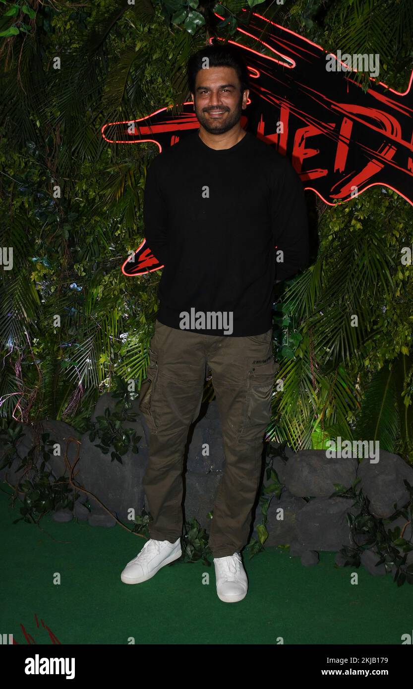 Mumbai, India. 24th Nov, 2022. Bollywood actor Sharad Kelkar poses for ...