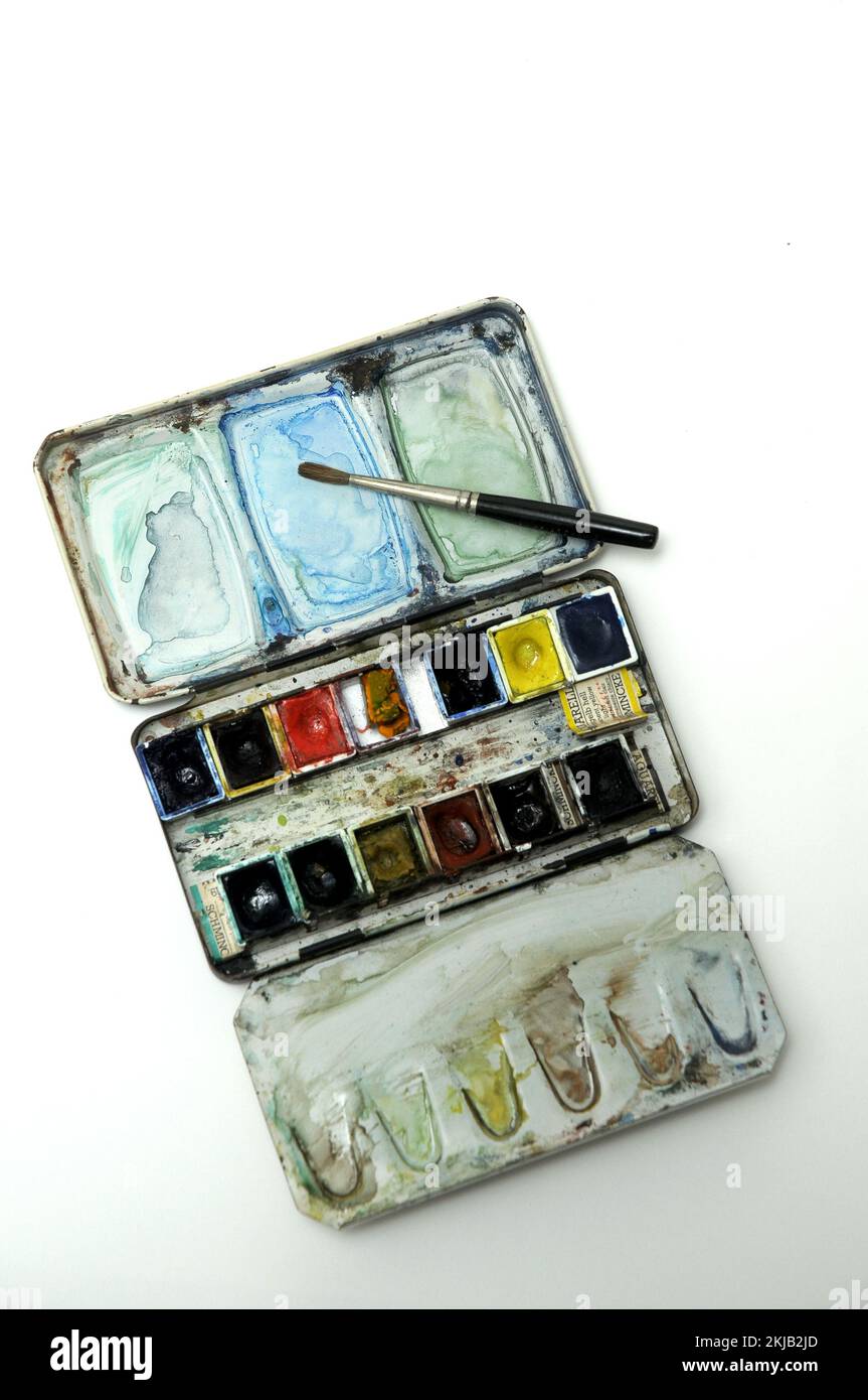 old used pocket watercolor box, field work, pocket art, creation tools ...