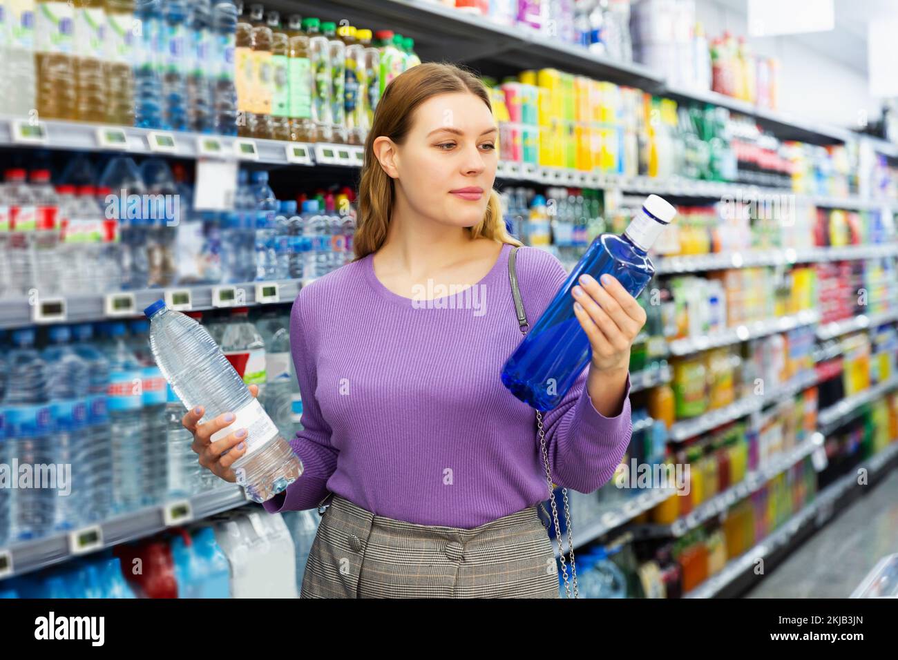 female buying water in bottle Stock Photo - Alamy