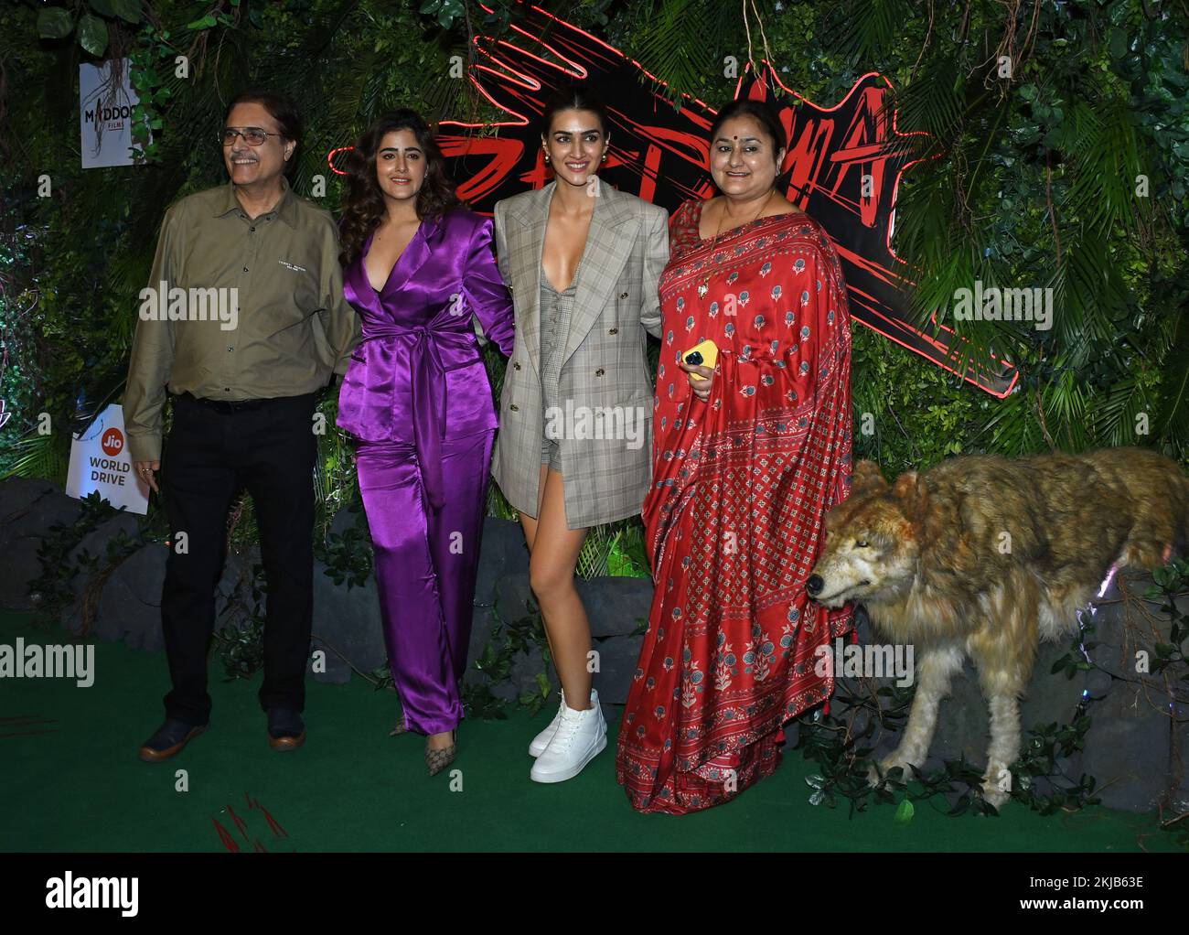 L-R Rahul Sanon (father) actress Nupur Sanon (sister), Bollywood ...