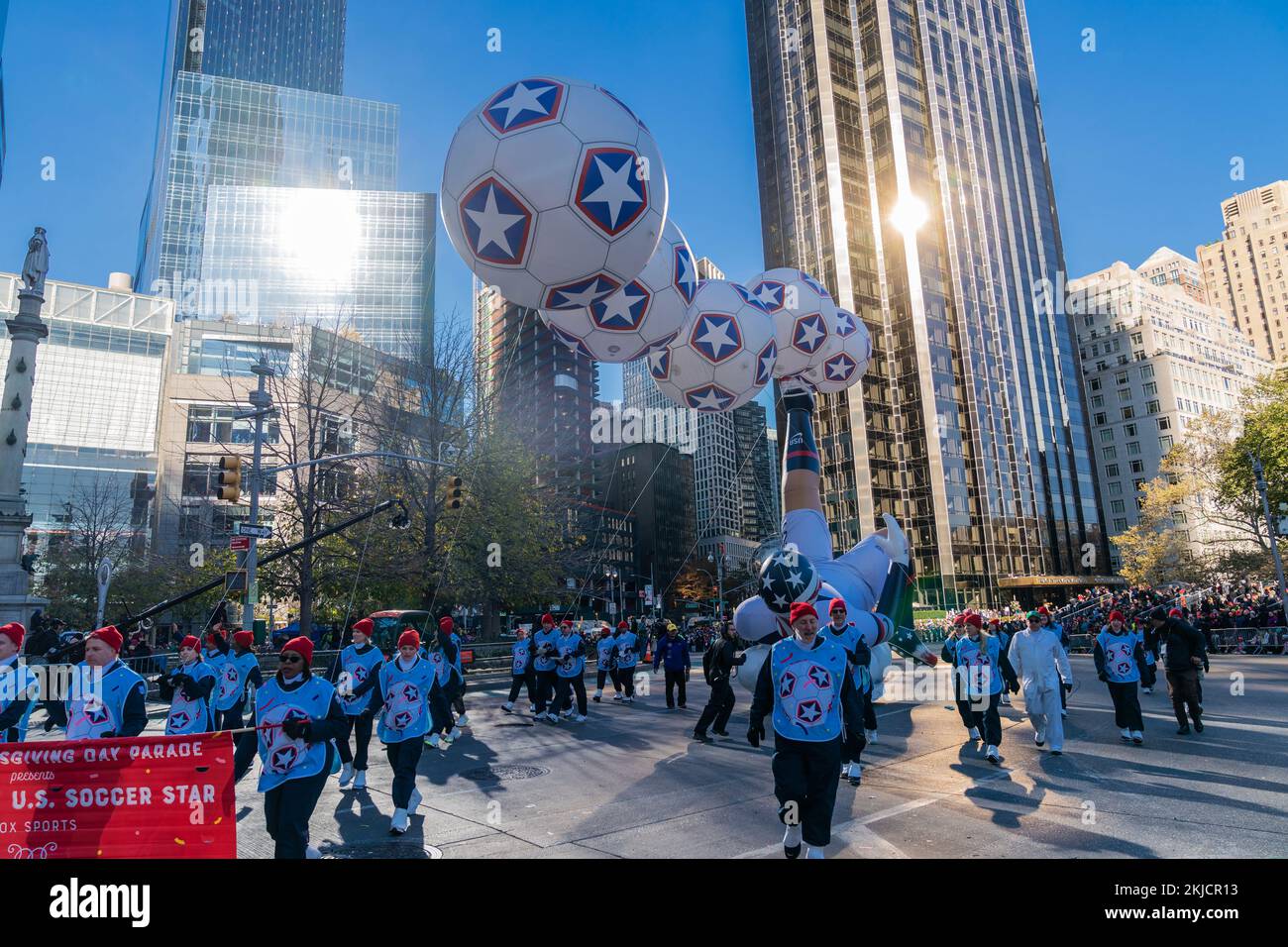 Macy's thanksgiving day parade star hi-res stock photography and images ...