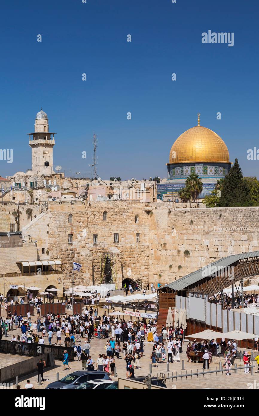 Rock mosque with the wailing wall hi-res stock photography and images ...