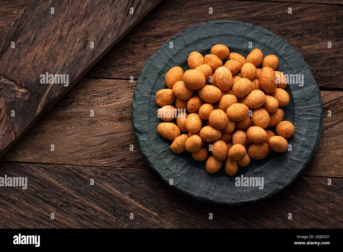 Organic mexican peanuts in the bowl - Arachis hypogaea Stock Photo - Alamy