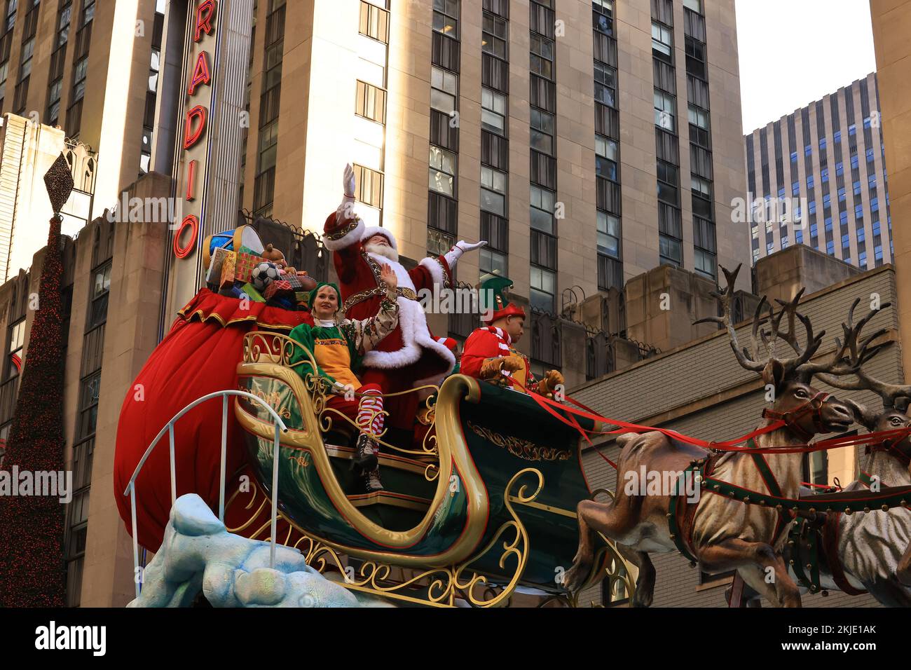 New York New York November 24 2022 Santa Claus Waves To The Crowds