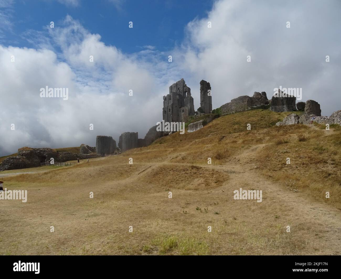 The Corfe Castle fortification standing above the village Stock Photo ...