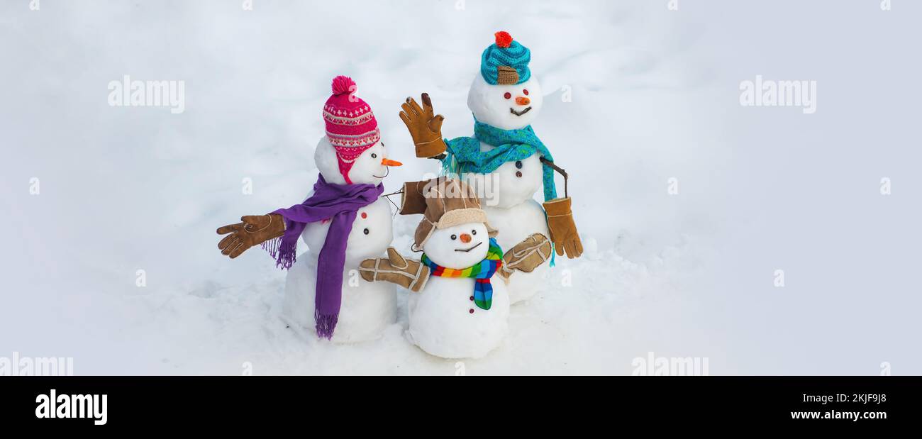 Winter banner. Snowman parent and snowman kid winter concept. Cute ...
