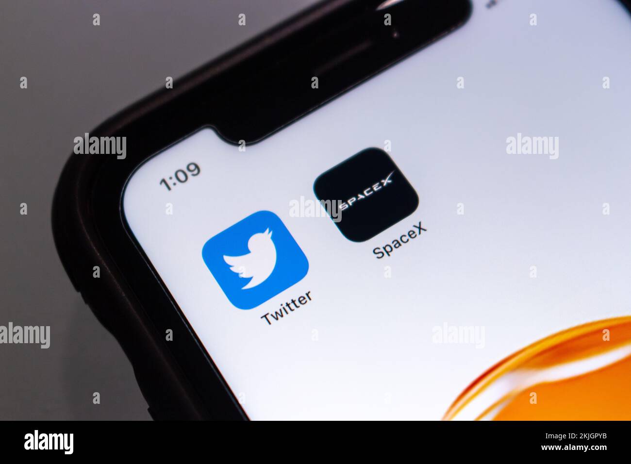 Vancouver, CANADA - Nov 19 2022 : Twitter and SpaceX icons on an iPhone ...
