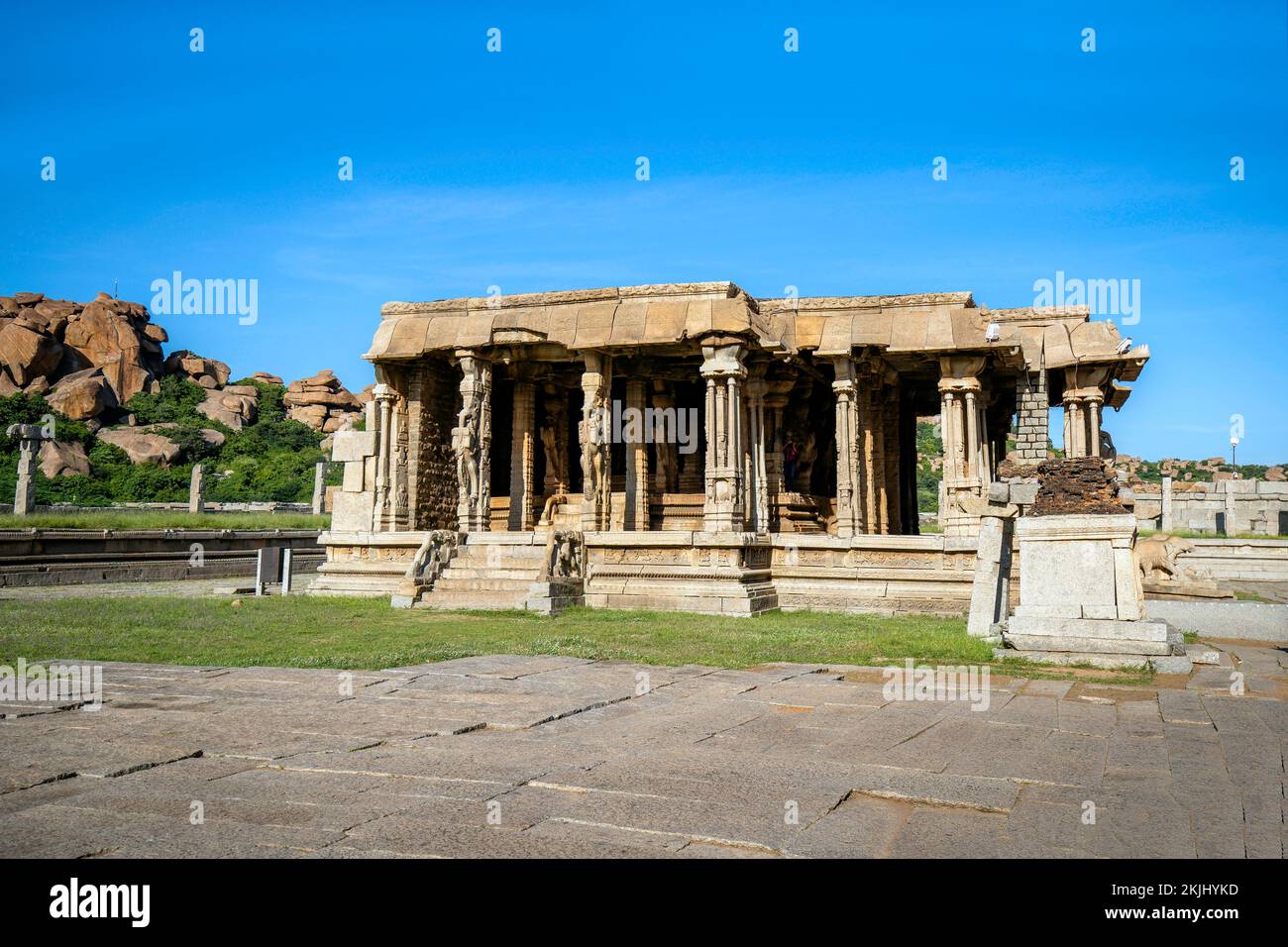 Karnataka’s tourism icon...The Stone Chariot, Hampi. Built by King ...
