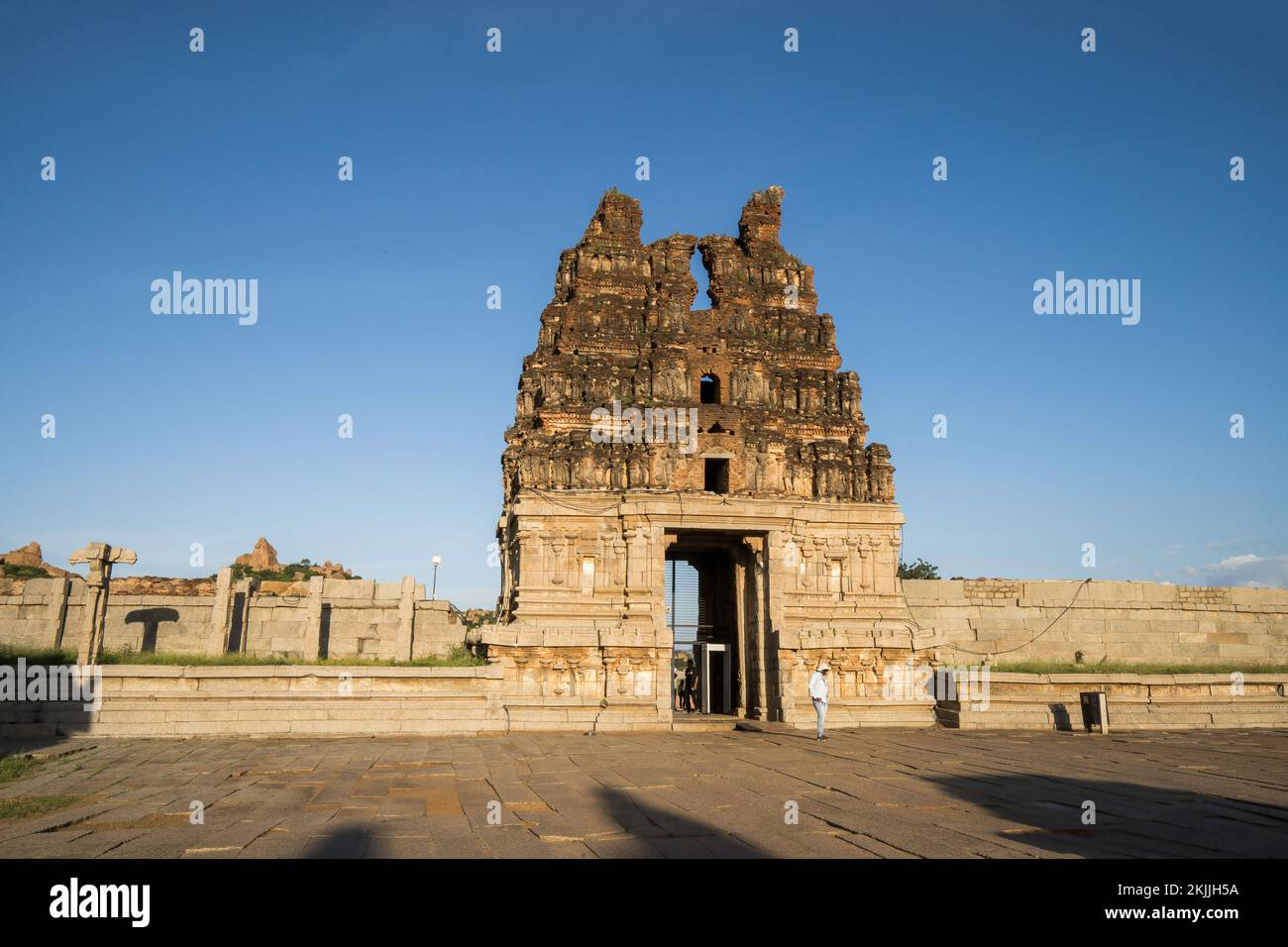 Karnataka’s tourism icon...The Stone Chariot, Hampi. Built by King ...