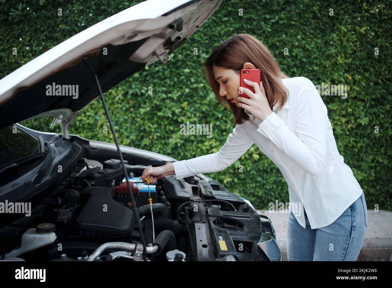 Vehicle breakdown assistance hi-res stock photography and images - Alamy