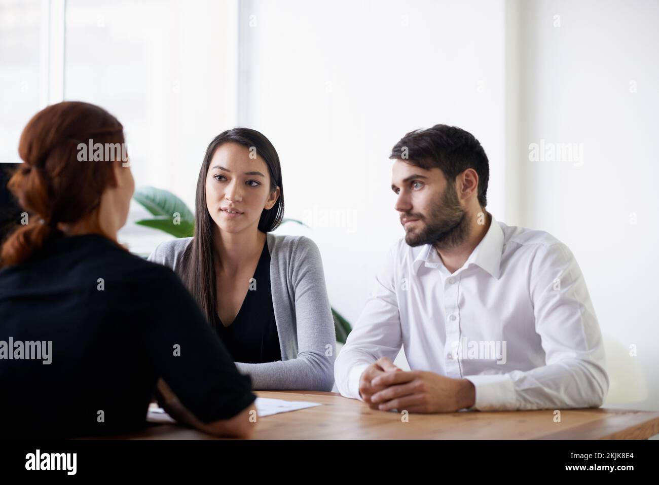 Group discussion table hi-res stock photography and images - Alamy
